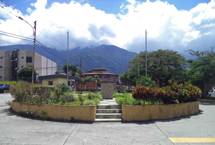 Monumento al Canónigo Uzcátegui. Monumentos de Mérida